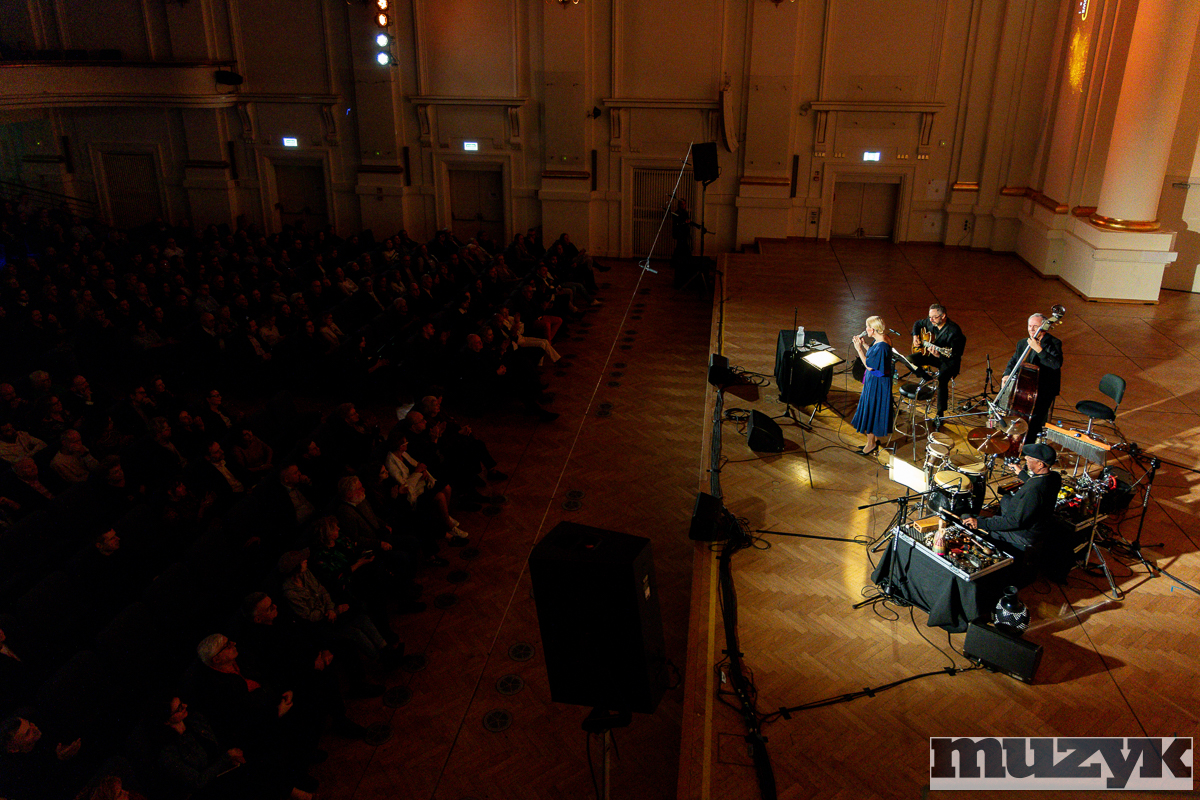 Aga Zaryan „Sentimental Journey” w krakowskiej Filharmonii - Muzyk.net