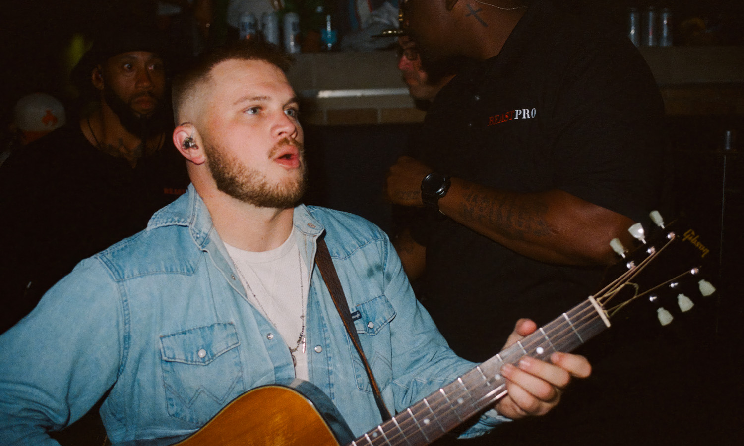 Zach Bryan wydał album „With Heaven on Top” - Muzyk.net